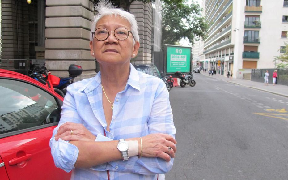 Une fumeuse de 70 ans au cœur d’un petit scandale – Nous sommes 13 millions